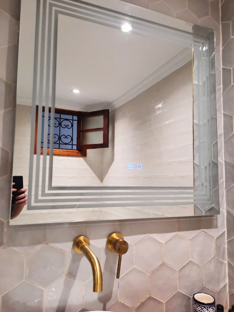 Quarto Triplo Deluxe, várias camas, casa de banho privativa | Casa de banho | Um secador de cabelo, um bidé, Piso aquecido (casa de banho) 