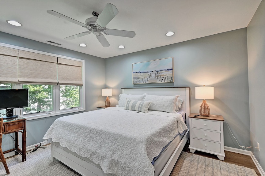 Stunning Coastal Retreat Home In Sea Colony; Community Pool, Tennis, Fitness Center, Playground, Shuttle, Free Wifi - Bethany Beach, DE