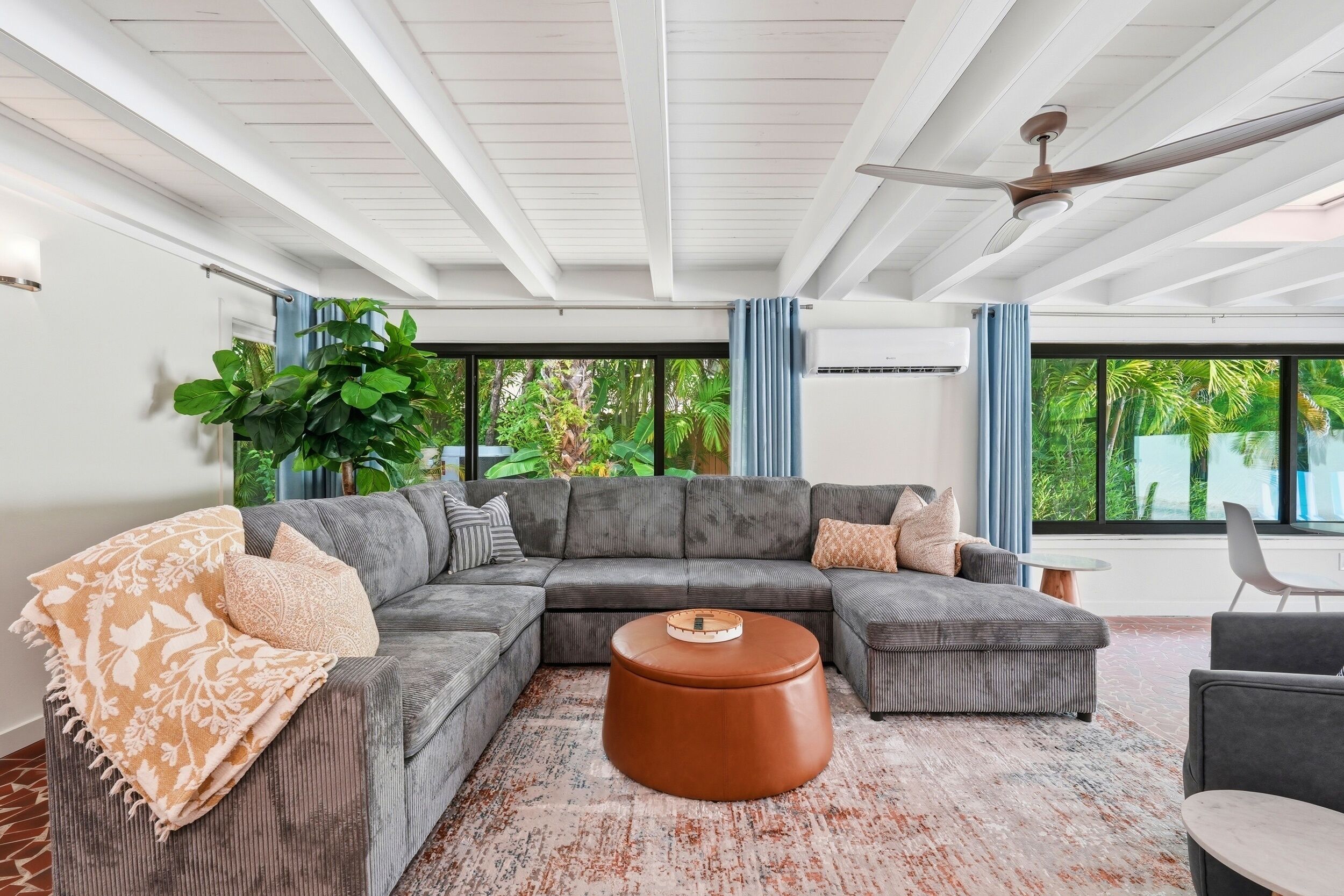 Siesta Key Tropical Island Oasis With Private Pool And 4 King Beds - Sarasota, FL