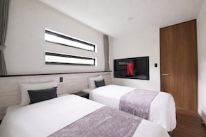 Vila superior | Cortinas blackout, Wi-Fi de cortesia, roupa de cama