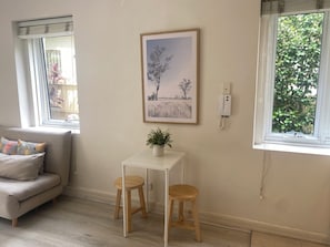 Apartamento, 1 quarto, acessível, pátio | Sala