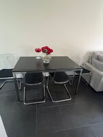 Apartamento, 1 quarto, varanda | Opções para refeição