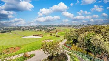 Apartamento, 2 quartos, pátio | Golfe