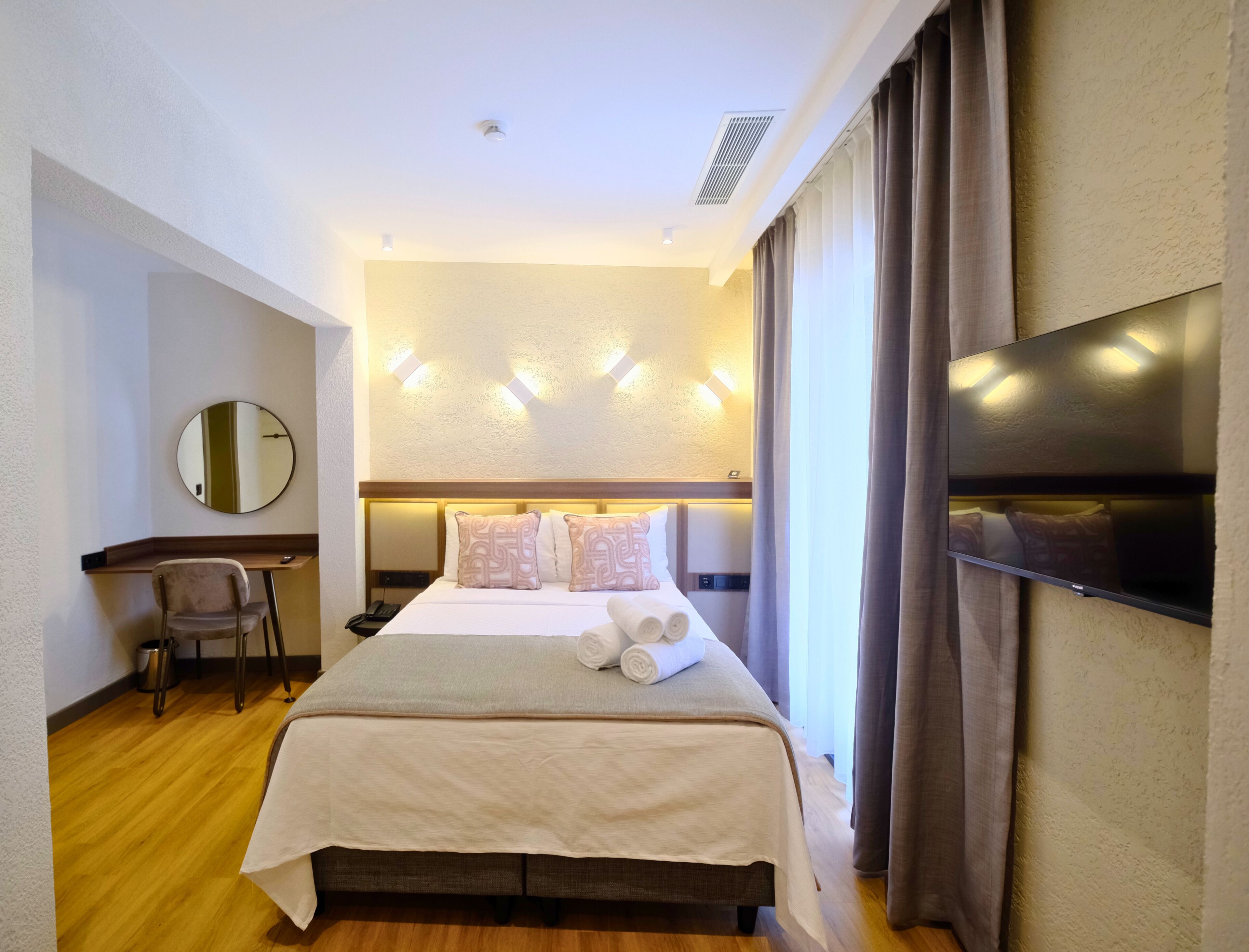 Quarto Superior, varanda | Roupa de alta qualidade, secretária 