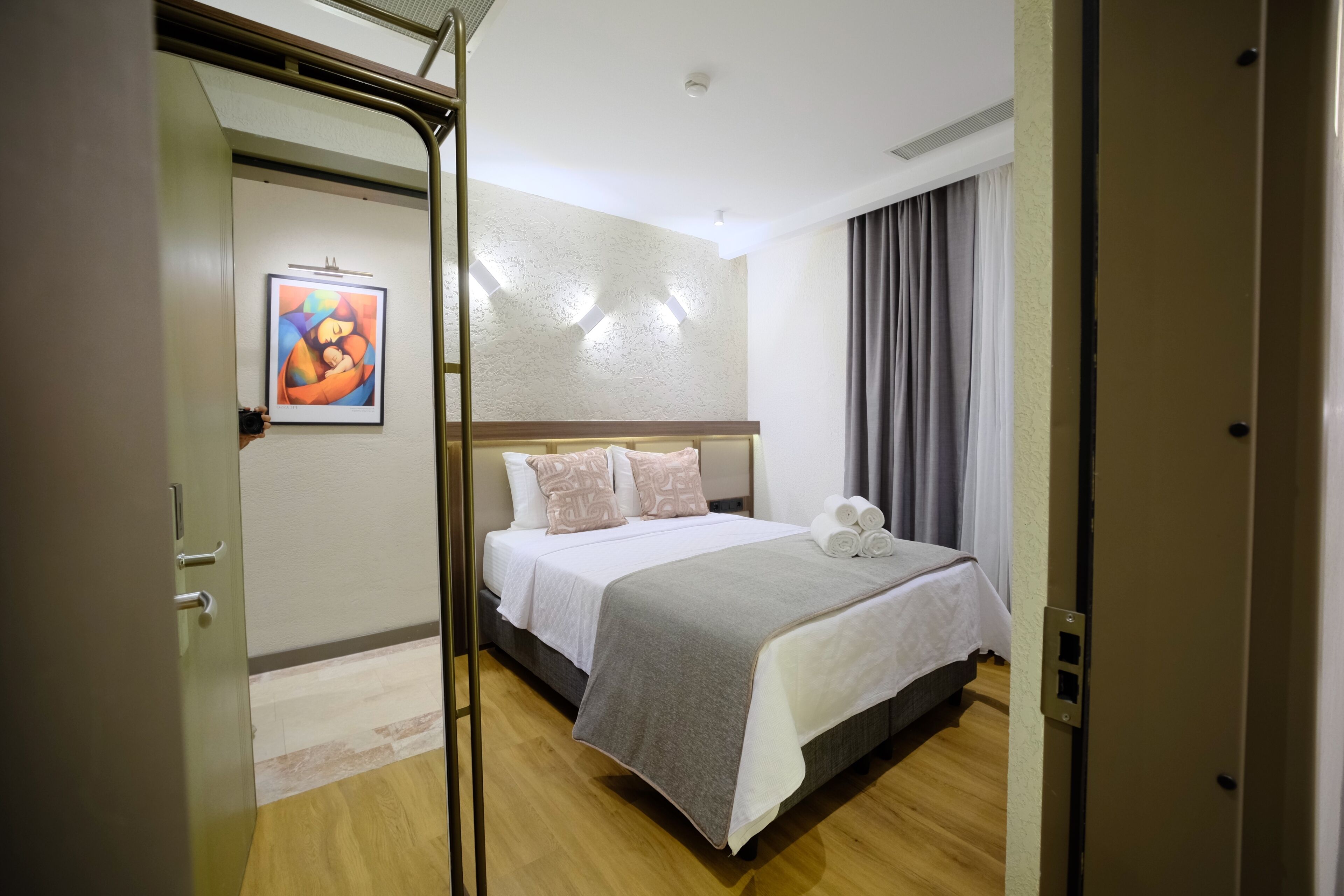 Quarto Standard, Vista para a cidade | Roupa de alta qualidade, secretária 