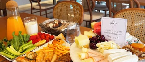 Pequeno-almoço inspirado na cozinha local diário mediante uma taxa