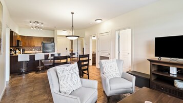 Apartamento Deluxe em Condomínio Fechado, 3 quartos, vista para o pátio, junto à praia | Sala de estar