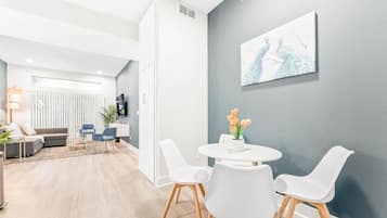 Apartamento, 2 quartos | Restaurantes