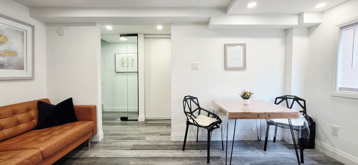 Renovated Guest Suite Near The Lake & High Park! - Toronto