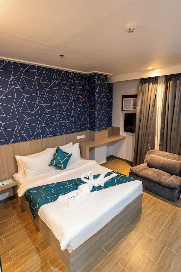 Kuadro Hotel & Suites - Moalboal