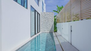 Villa Familiar, vista para o jardim | Piscina