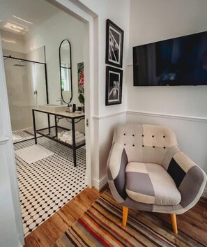 Quarto Duplo Deluxe, vista para o jardim | Sala de estar