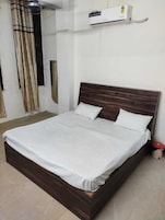 Quarto luxo | Camas extras/dobráveis (sobretaxa), roupa de cama