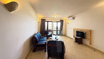 Apartamento, 2 quartos, acessível, para fumantes | Sala de estar