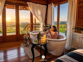 Cabana Gaia com Hidro e Piscina Aquecida - Alfredo Wagner/SC | Banheira de hidromassagem particular