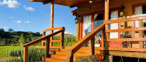 Cabine, 1 quarto, banheira de hidromassagem grande, vista para a montanha | Vista para o jardim