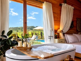 Cabana Gaia com Hidro e Piscina Aquecida - Alfredo Wagner/SC | Roupas de cama premium, Wi-Fi de cortesia, individualmente decorados