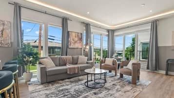 Apartamento, 3 quartos | Sala de estar