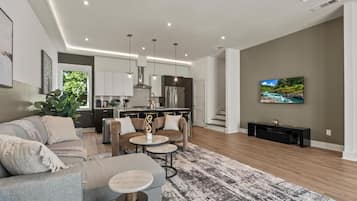 Apartamento, 3 quartos | Área de estar