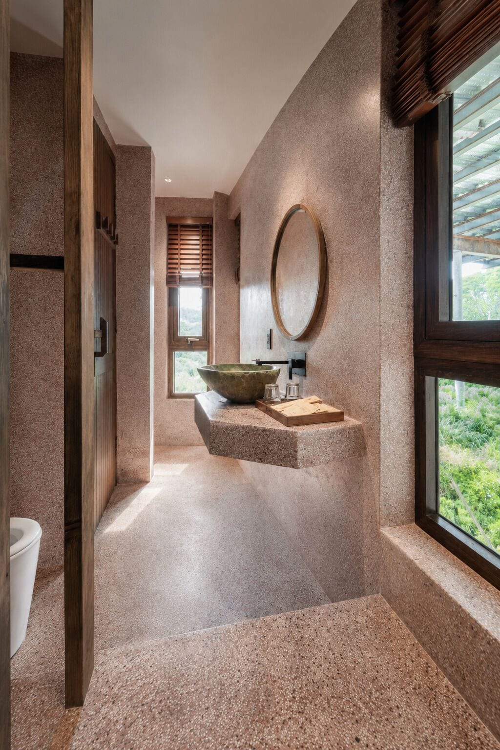 Quarto casal superluxo, vista para a cidade | Banheiro | Banheira e chuveiro separados, produtos de toalete grátis