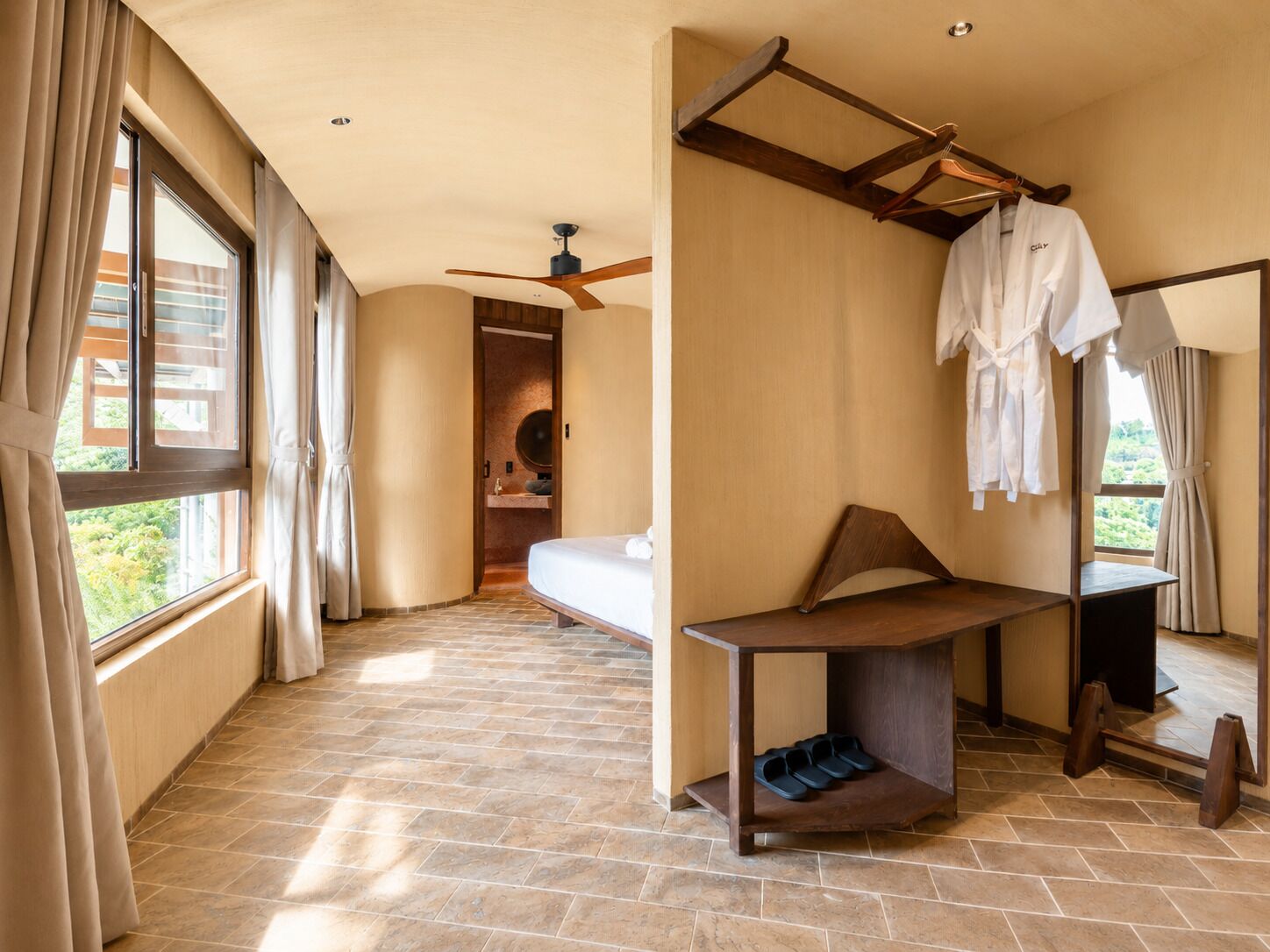 Quarto casal superluxo, vista para a cidade | Escrivaninha, Wi-Fi de cortesia