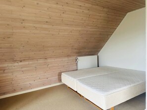 Dormitório compartilhado, 5 quartos, sacada, vista para o jardim | 5 quartos