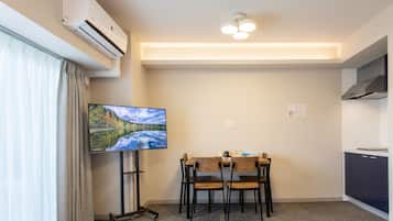 Apartamento conforto, sacada | Opções para refeição