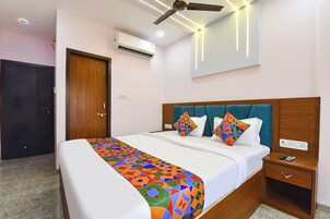 Quarto Deluxe | Lençóis de algodão egípcio, roupa de alta qualidade, cofre no quarto 