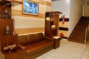 Área de estar no saguão