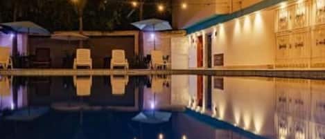 2 piscinas exteriores