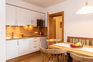 Apartamento, vista para a montanha | Restaurantes