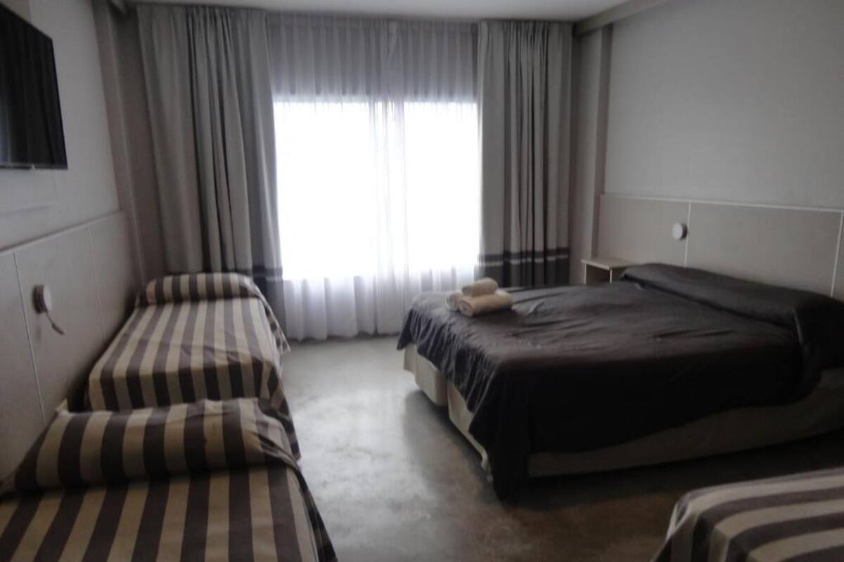 Cofres nos quartos, cortinas blackout, Wi-Fi de cortesia