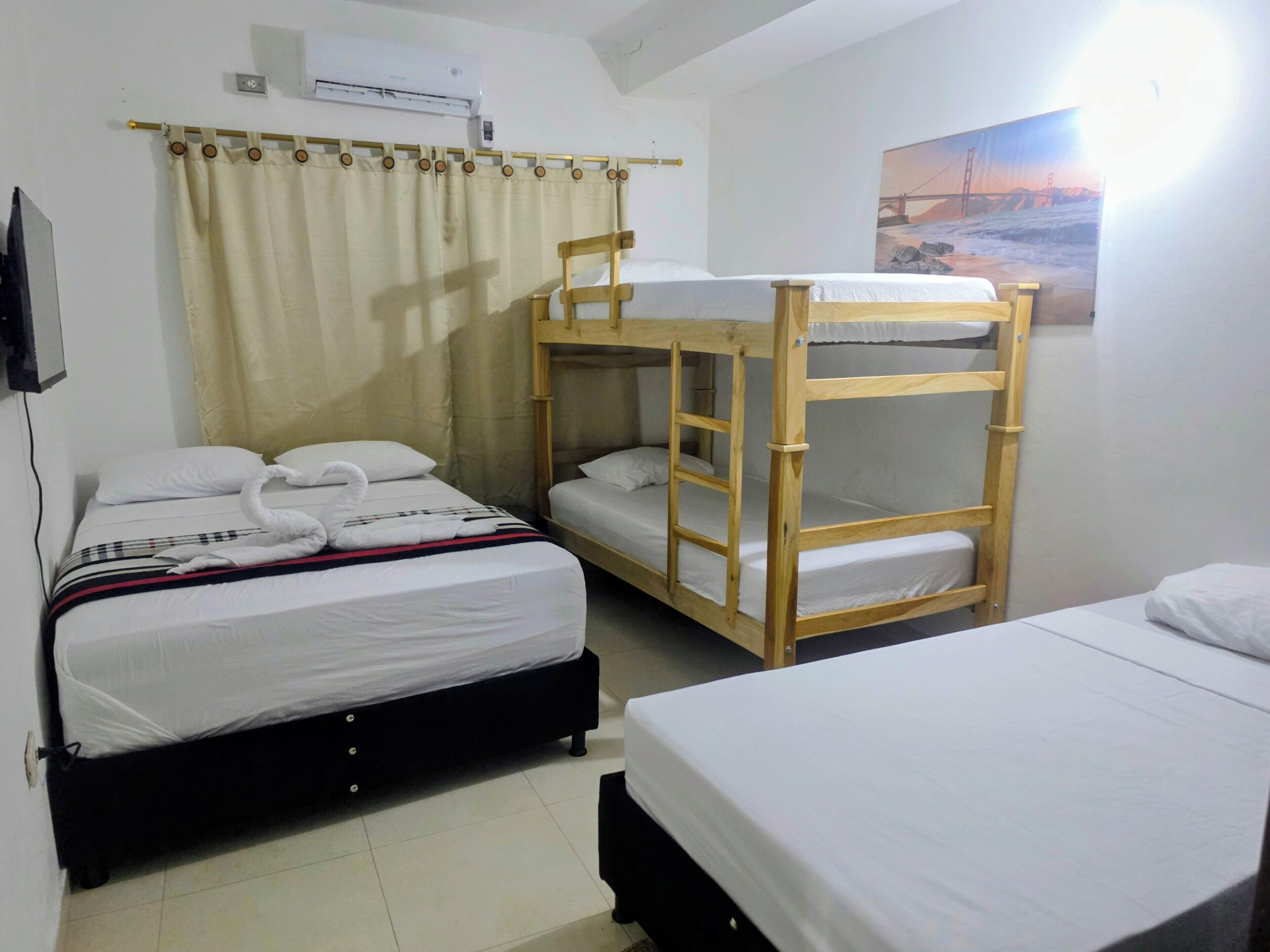 Roupas de cama antialérgicas, frigobar