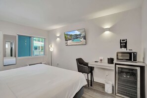 Ocean Blvd King Suite Hideaway at Botanica Reviews, Deals & Photos 2026 ...