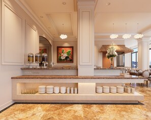 Uma área de recepç ão de hotel com um balcão de mármore, um quadro decorativo com flores, um vaso com flores e uma mesa de buffet.