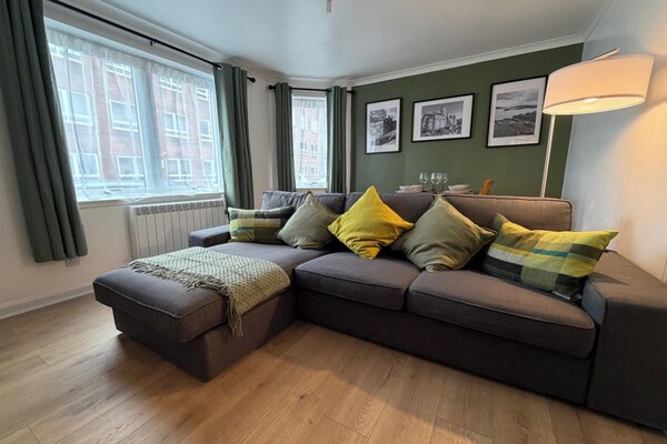 2 Bedroom Albany Apt Sleeps 4 -Tv & Wifi -Central - 오반