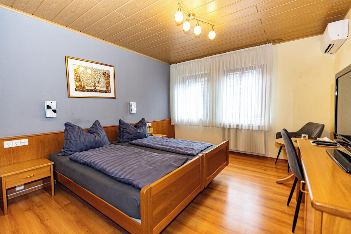 Comfort Double Room with Air Conditioning | Minibar, secretária, Wi-fi grátis, roupa de cama fornecida
