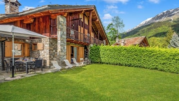 Apartamento Familiar, 3 quartos, 2 casas de banho (Courmayeur Apartment X6 Parking) | Refeições ao ar livre