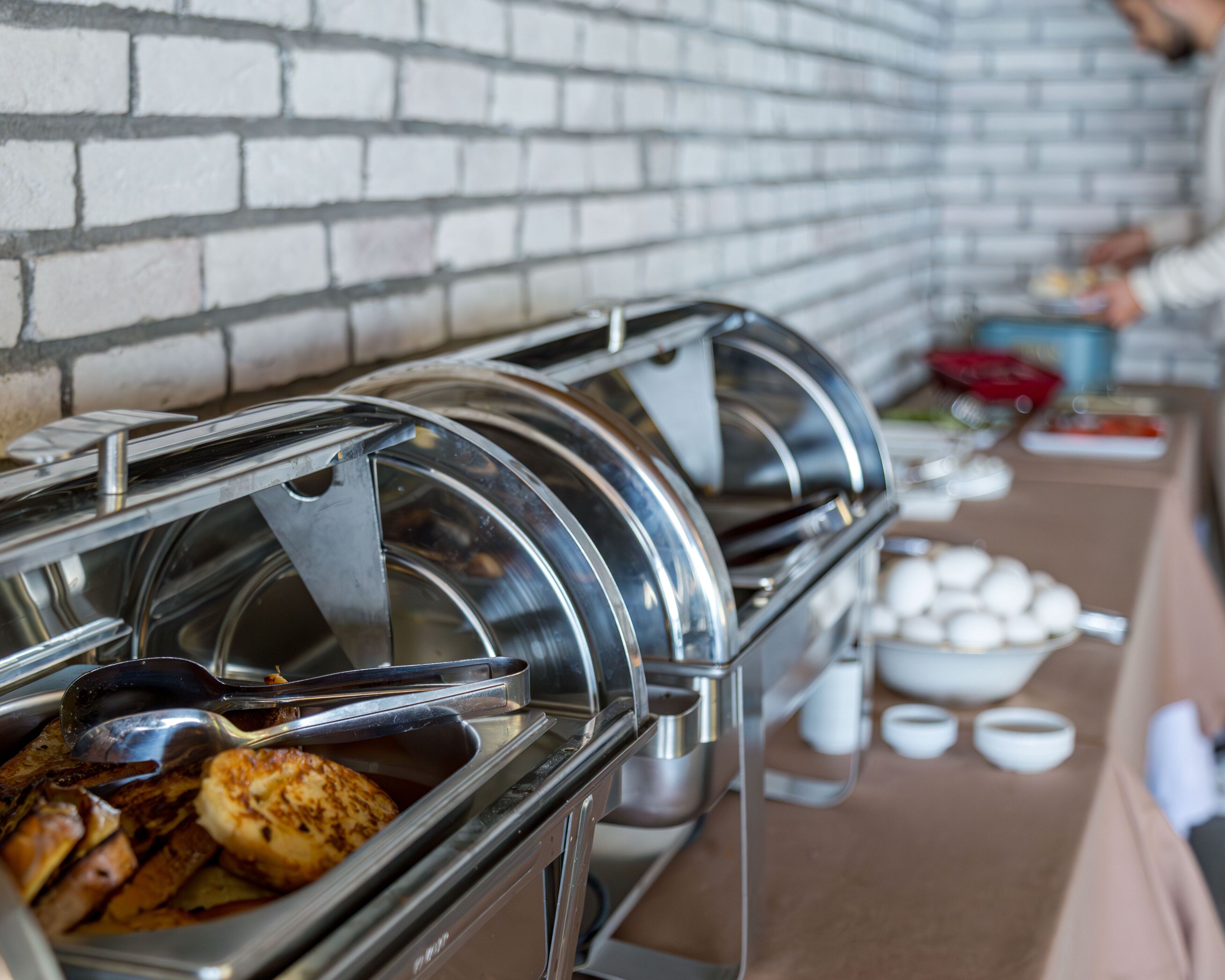 Café da manhã com buffet grátis todos os dias