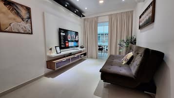 Apartamento Básico | Sala de estar | Smart TV de 40 polegadas com canais digitais