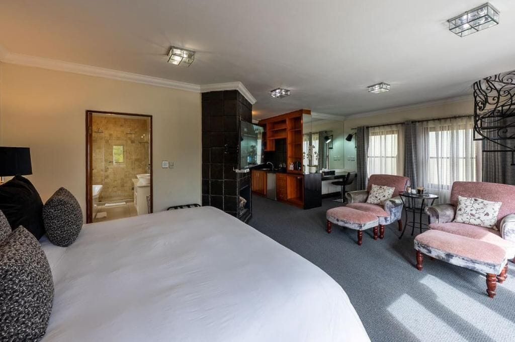 Suite, varanda, vista para a montanha | Cofre no quarto, cortinas/cortinados opacos, quartos insonorizados 
