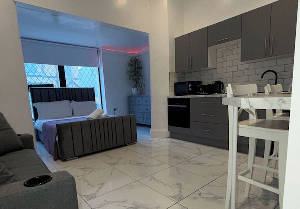 Remarkable 8-bed House In Blackpool - Blackpool