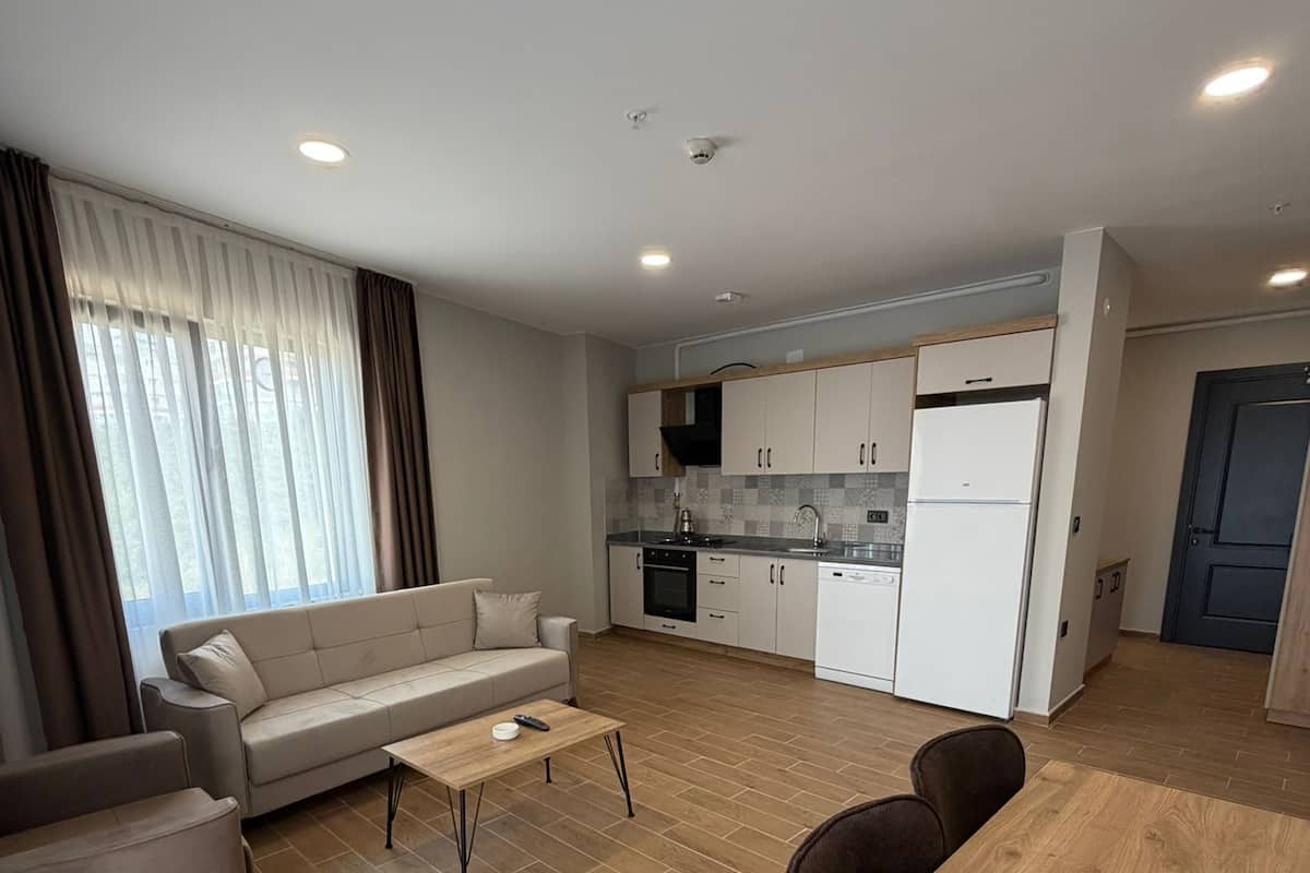 Apartamento Comfort, varanda, vista para o mar | Roupa de alta qualidade, secretária