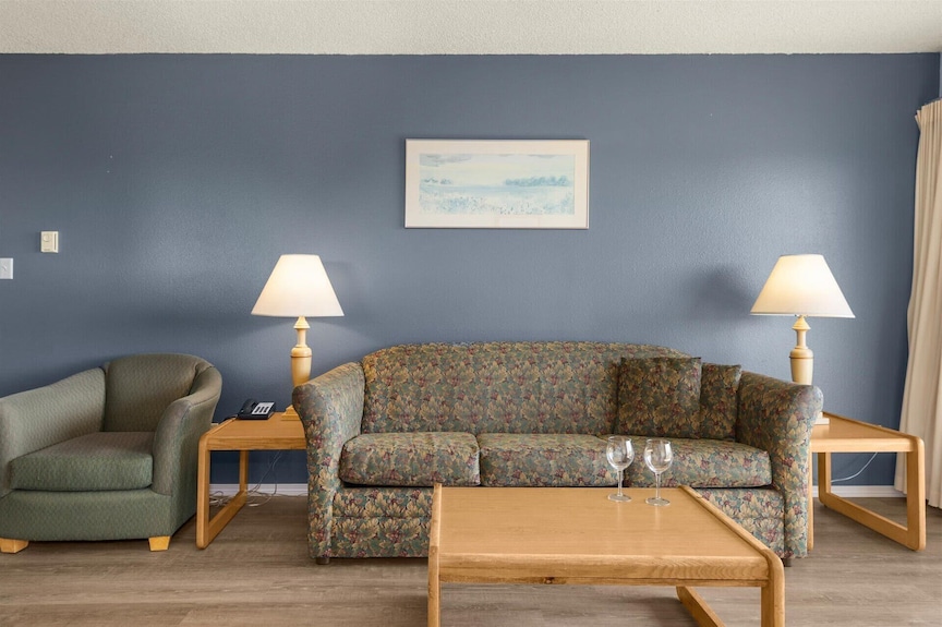Pet-friendly One Bedroom Condo For 6 With Kitchen! - Ocean Shores, WA