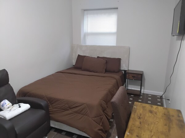 Log Comfort 3 - Montclair, NJ