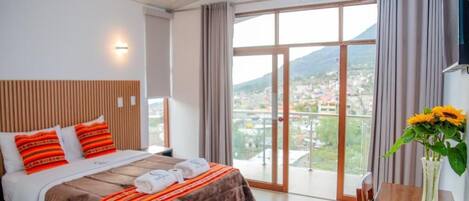 Quarto casal conforto, vista para a cidade | Wi-Fi de cortesia