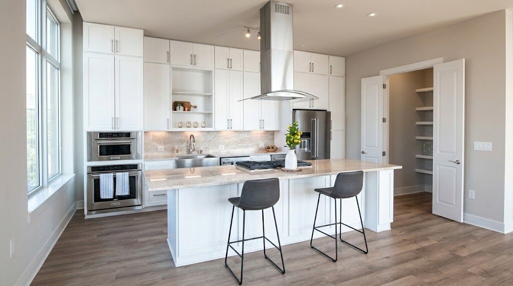 Suite, 2 quartos | Cozinha privada | Um frigorífico/congelador grande, um micro-ondas, uma placa de cozinha 
