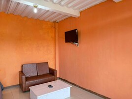 Quarto casal superior | Área de estar | TV