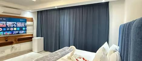 Quarto Duplo de Luxo | Roupa de alta qualidade, secretária
