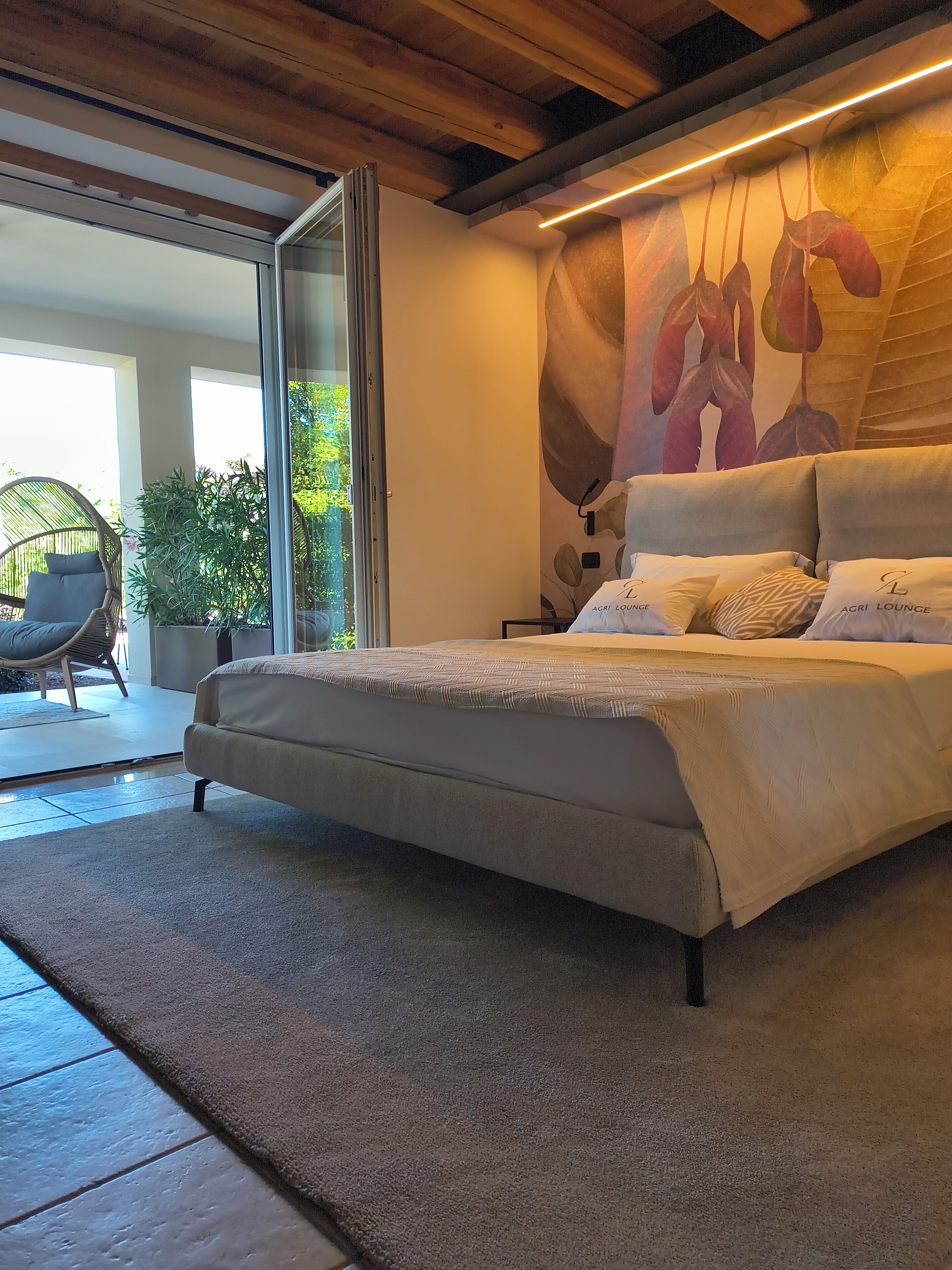 Double Room With Patio | Minibar, cofre no quarto, Wi-fi grátis, roupa de cama fornecida 